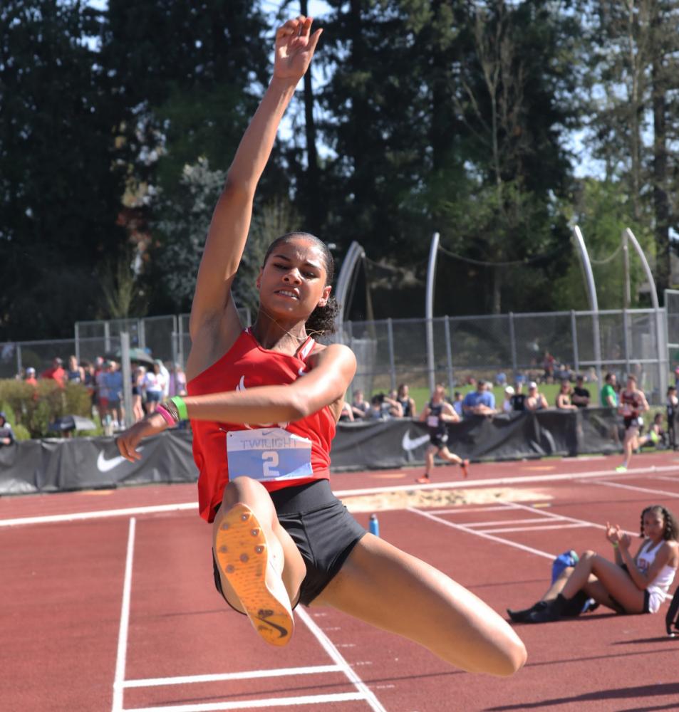 DyeStat.com - News - Two Of A Kind: The Friendship That Fuels Mia Brahe ...